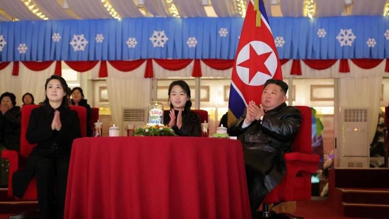 Rayakan Tahun Baru Bersama, Kim Jong Un dan Ju Ae Tampilkan Kedekatan ...